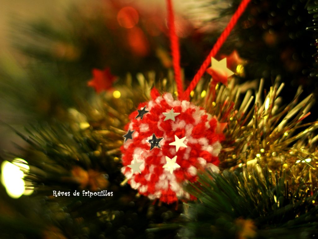 Fabriquer des pompons de Noël avec une fourchette - Rêves de fripouilles